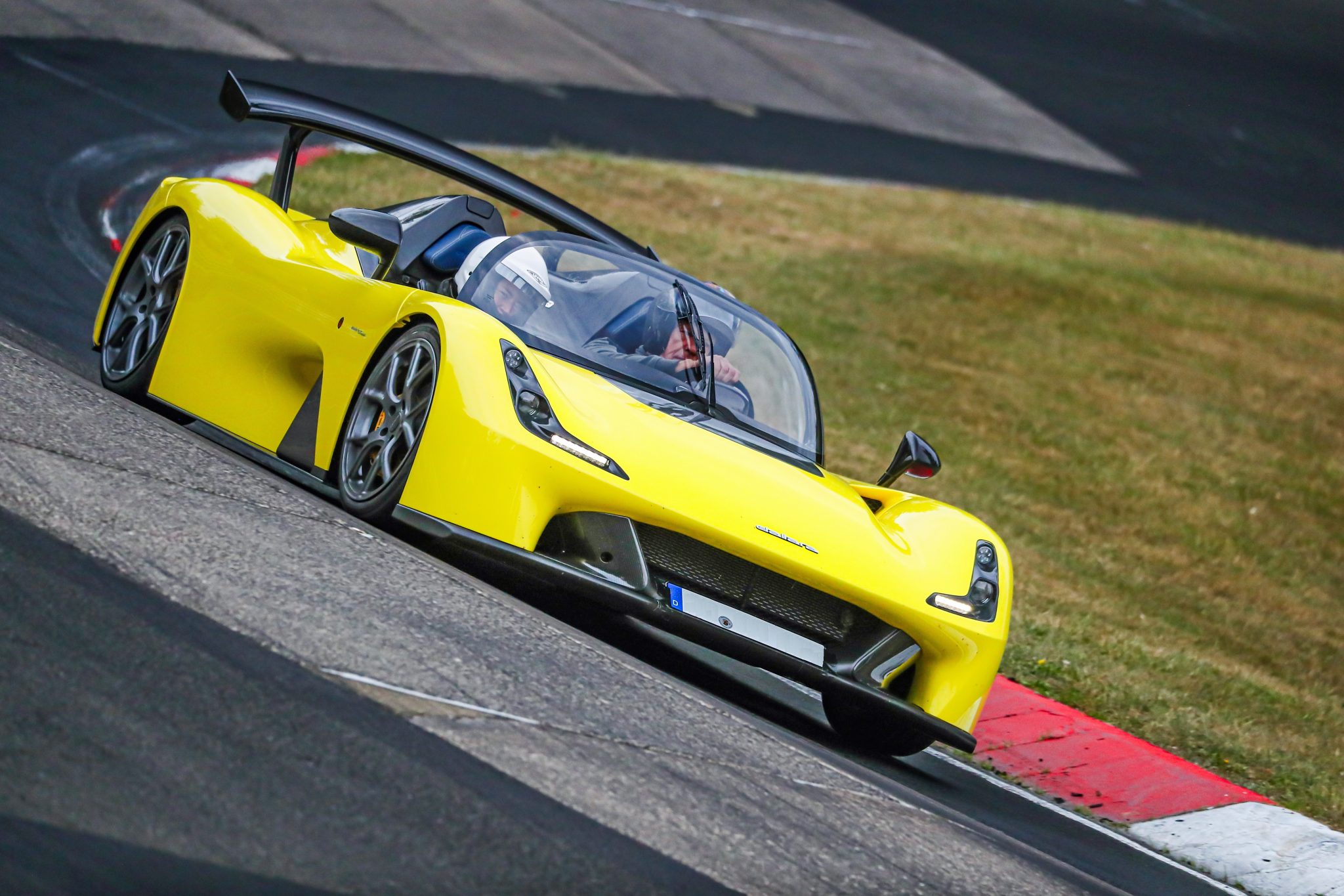 Dallara Stradale – ringtaxi.com – Rent Race Car